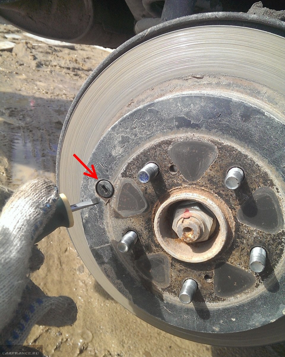 Заглушка отверстия тормозного диска — Jeep Liberty (KJ), 2,4 л, 2007 ...