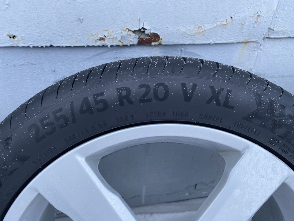 Шины летние Continental 255/45 R20, литые диски Вольво 8Jx20 ET55 5x100 ...