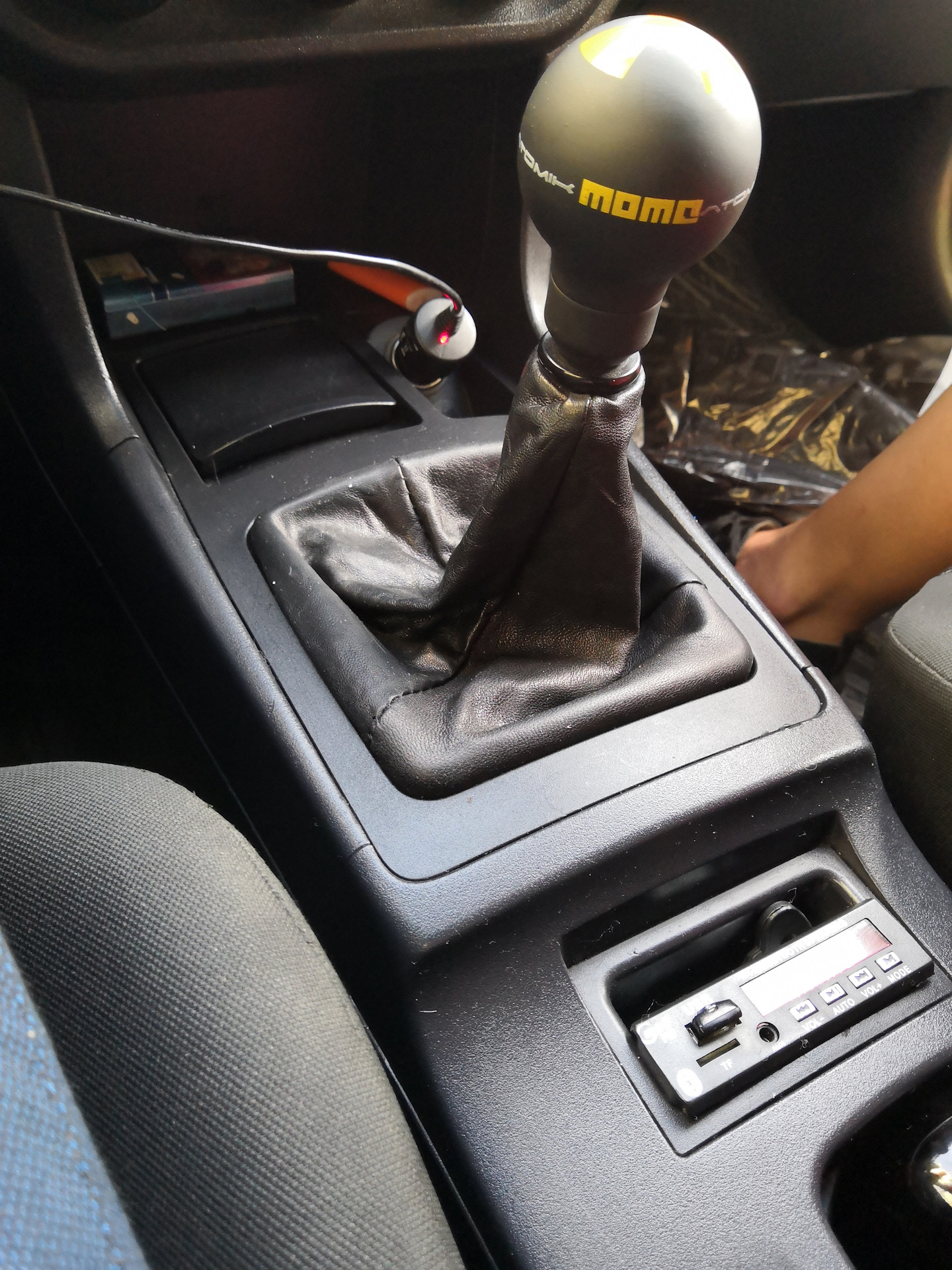 Ручка MOMO atomic — Mitsubishi Lancer X, 1,8 л, 2008 года | аксессуары ...