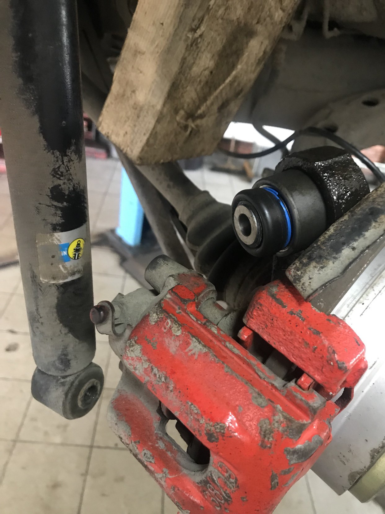 Замена плавающего сайлентблока — BMW 3 series (E36), 3 л, 1991 года ...