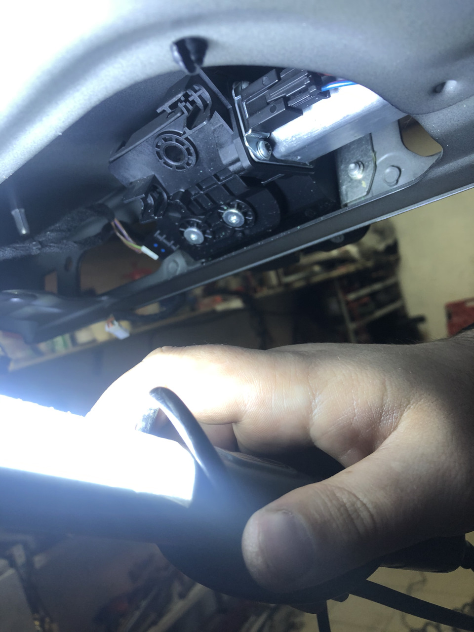 A2218200856 Фонарь подсветки знака номерного Mercedes | Запчасти на DRIVE2