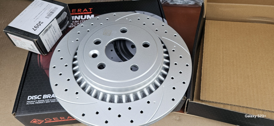 Замена тормозных дисков и колодок — Volvo XC60 (1G), 2,4 л, 2011 года ...