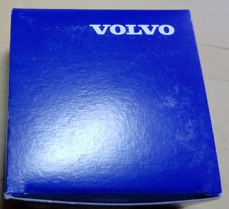 Эмблема решетки радиатора (30655104) — Volvo V50, 1,8 л, 2009 года ...