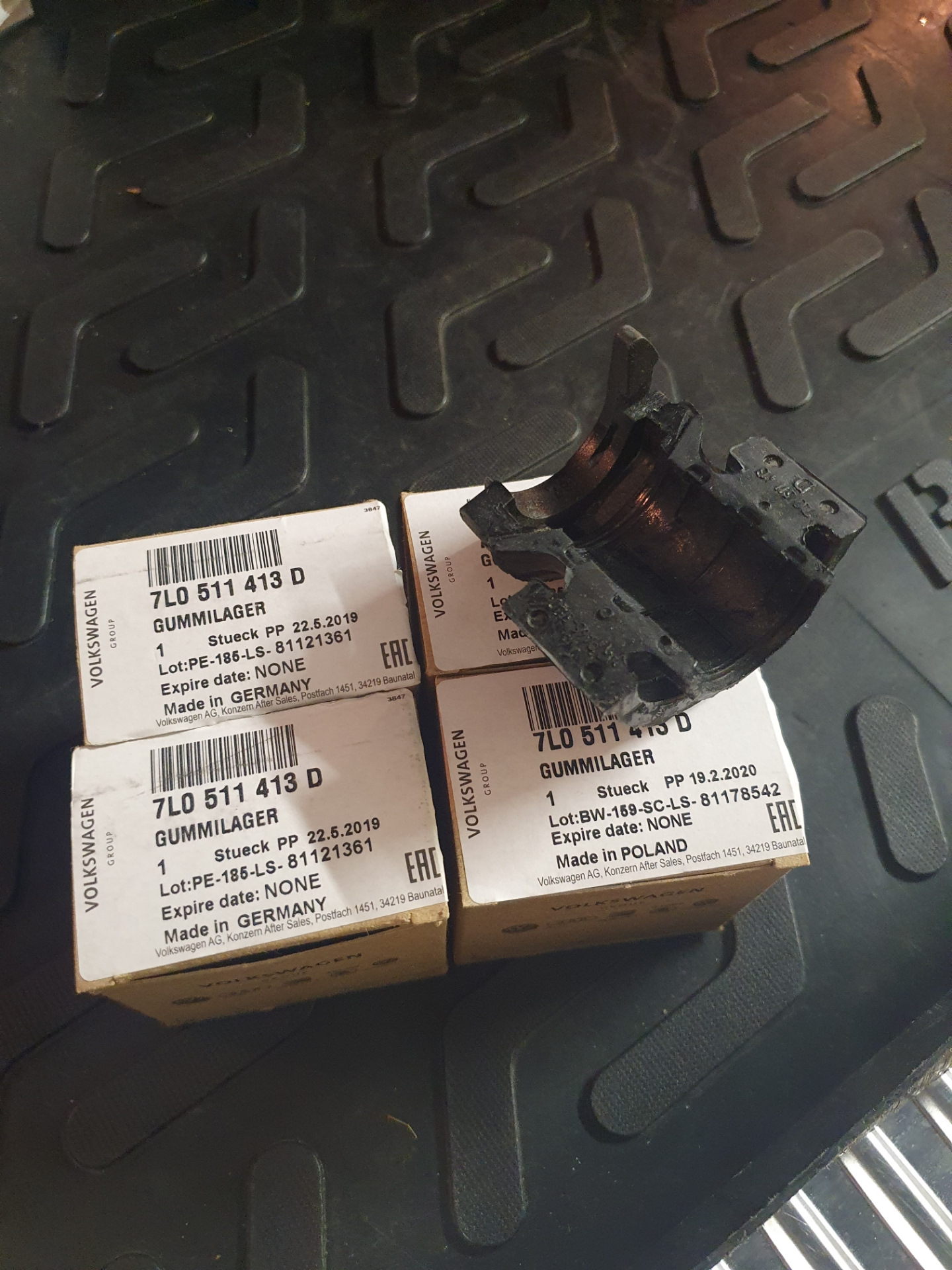 Замена задних втулок стабилизатора — Volkswagen Touareg (2G), 3 л, 2012 ...