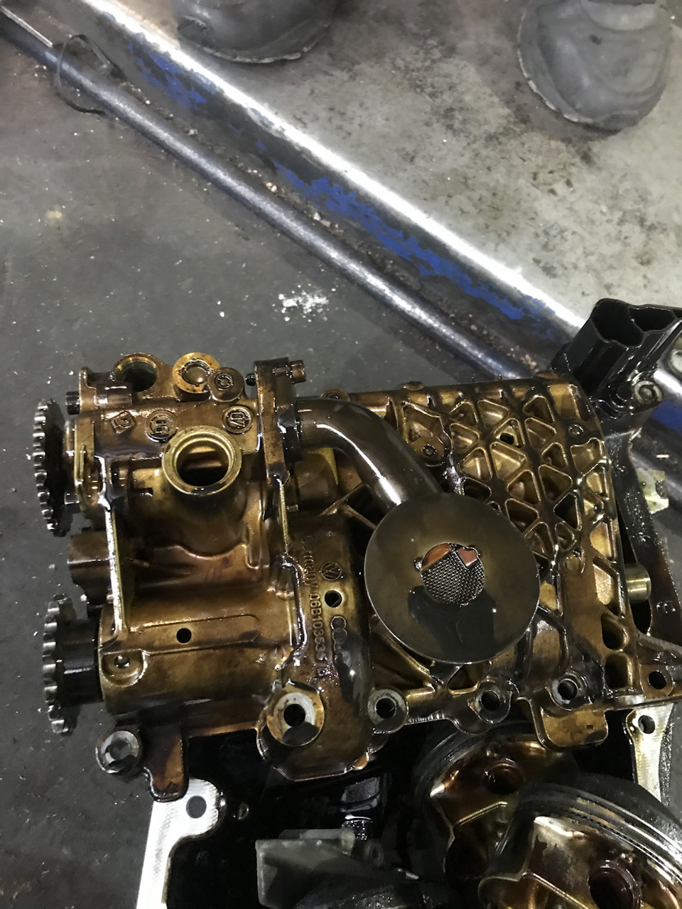 Замена масляного насоса ч.2 — Volkswagen Passat B6, 2 л, 2007 года ...