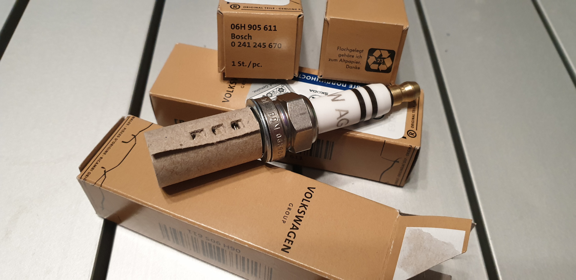 06H905611 СВЕЧА ЗАЖИГАНИЯ "BOSCH F5KPP332SBN" — Skoda Yeti, 1,8 л, 2016 ...