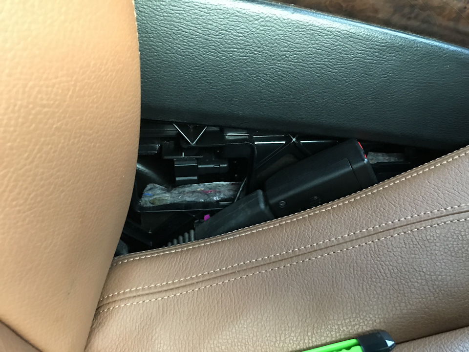 Снятие подготовки под телефон в подлокотнике — BMW X5 (E70), 3 л, 2009 ...