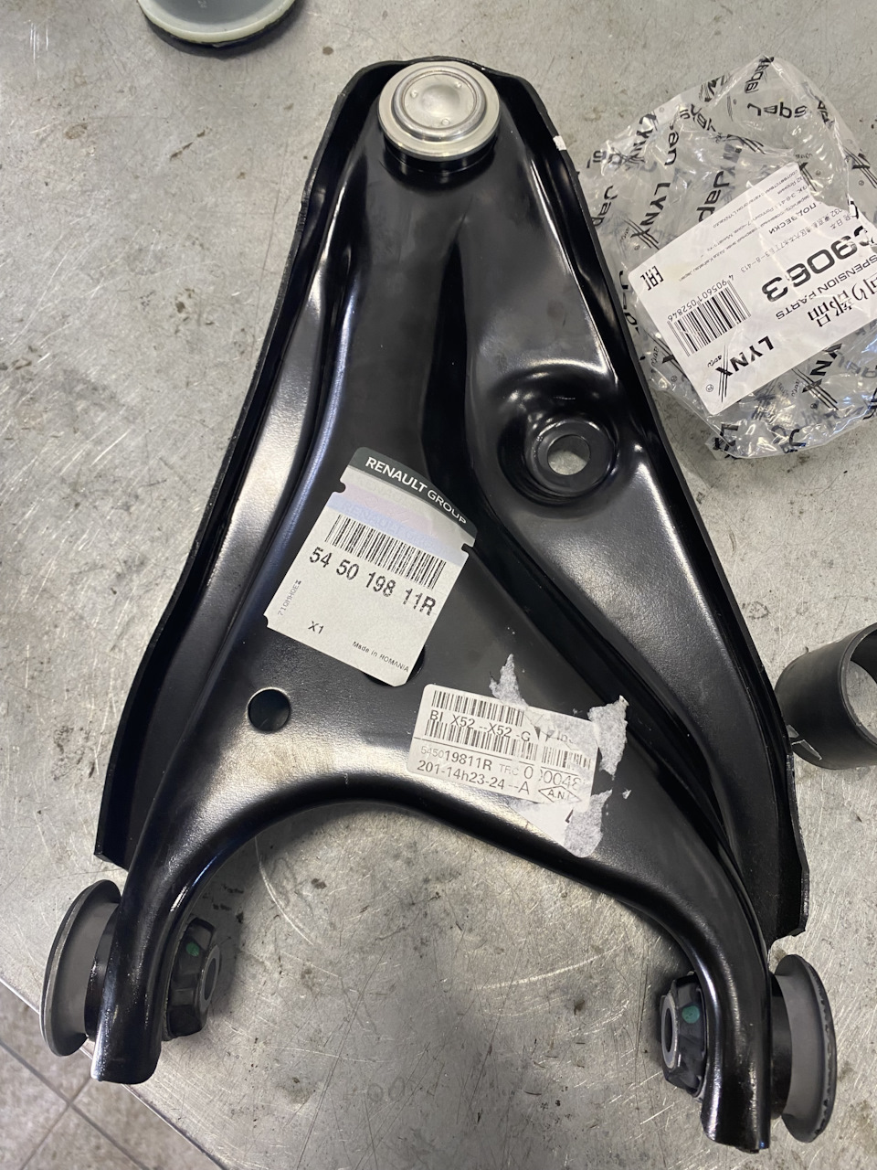 545019811R Рычаг ниж пер л RENAULT | Запчасти на DRIVE2