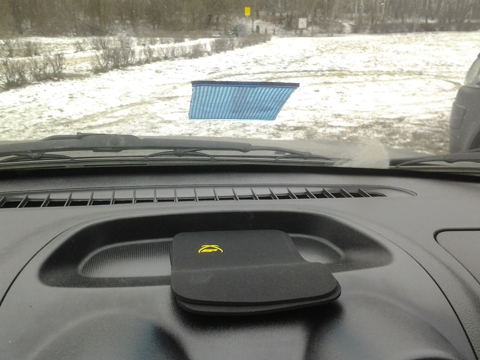 планшет на полке упираем в стекло. — Lada Гранта Лифтбек (1G), 1,6 л ...