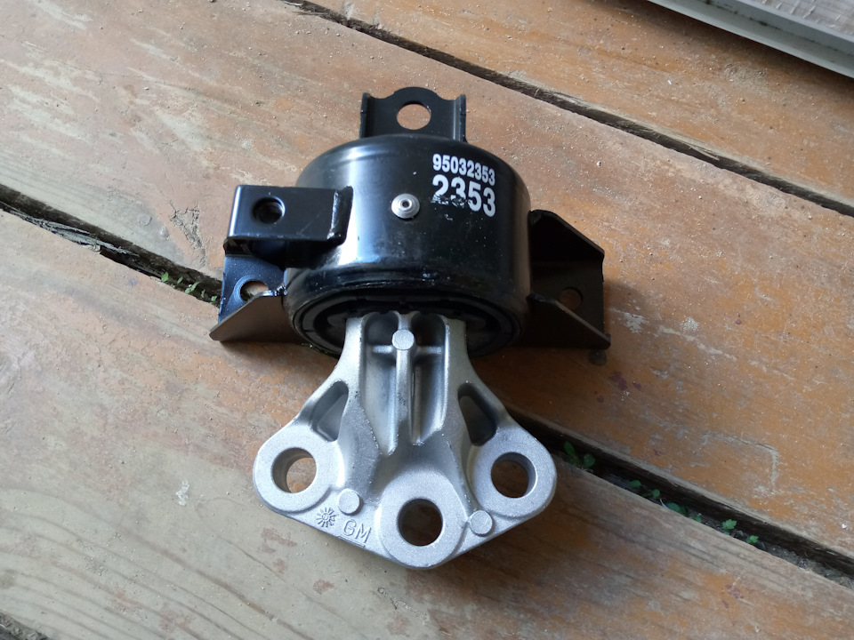95032353 Опора двс левая GM | Запчасти на DRIVE2