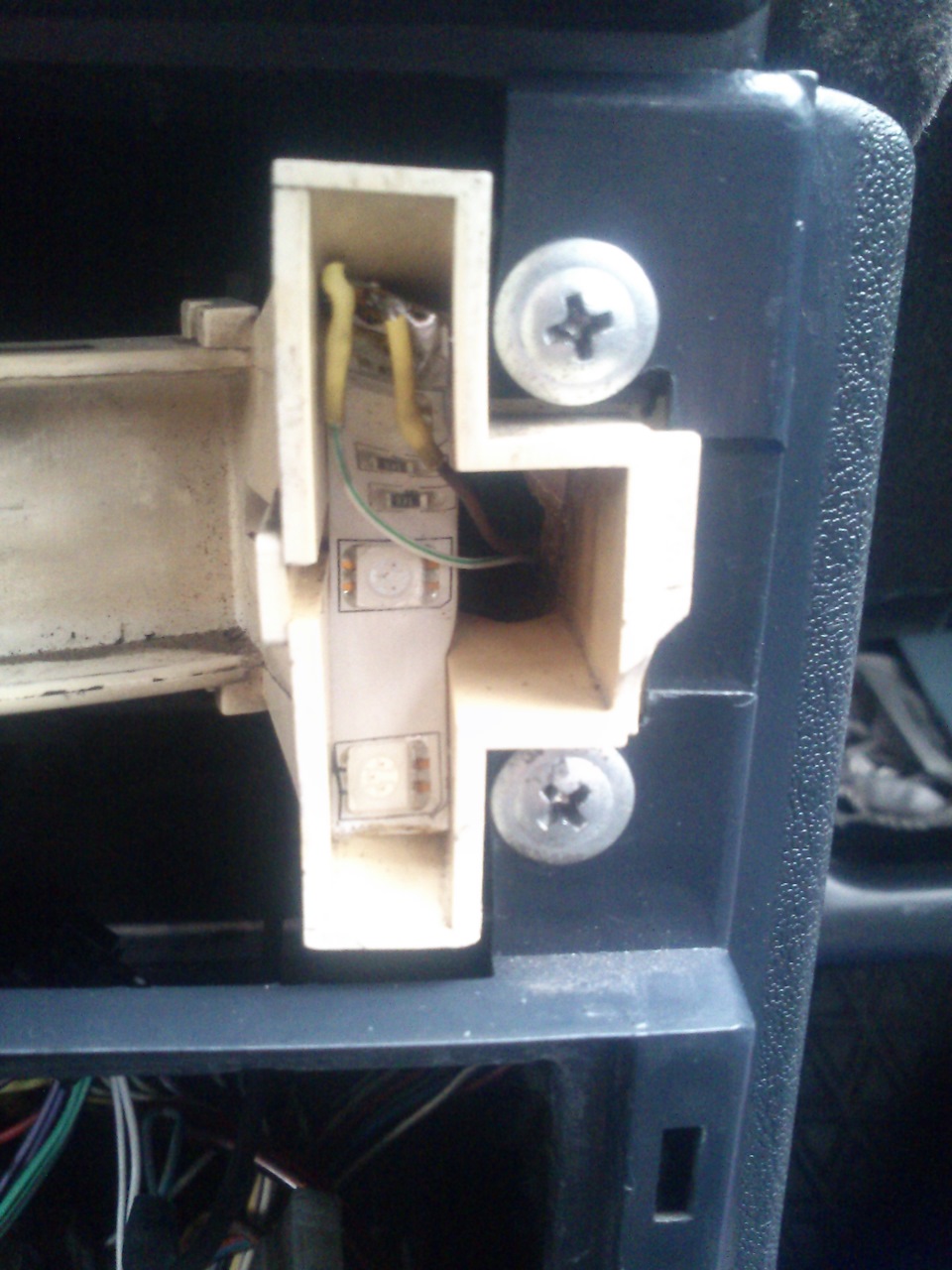 Поменял стандартную лампочку печки. на диодную ленту. — Audi 100 (C3 ...