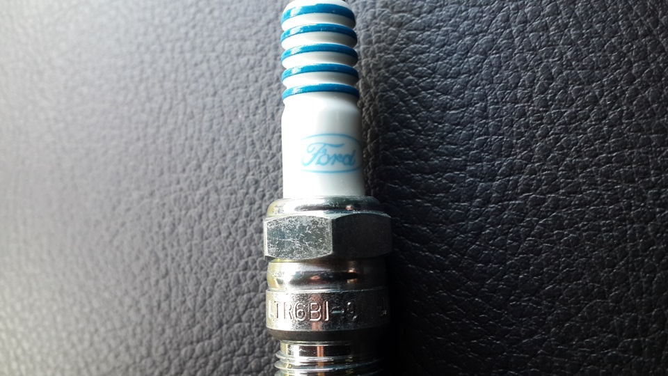 Замена свечей — Ford Focus Sedan III, 2 л, 2013 года | расходники | DRIVE2