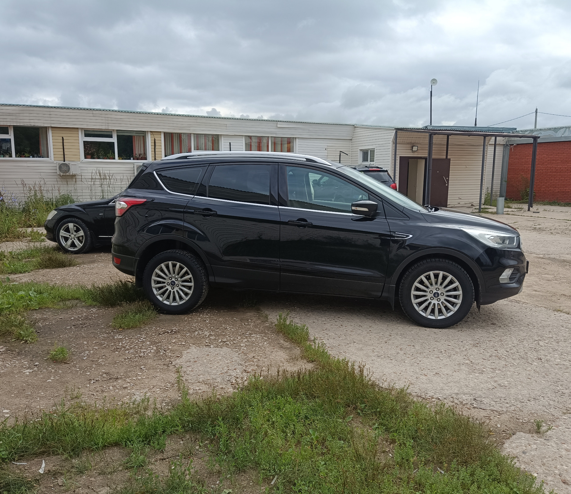 Лето, как говорится что было то и поставил — Ford Kuga (2G), 2,5 л, 2017 года | колёсные диски ...