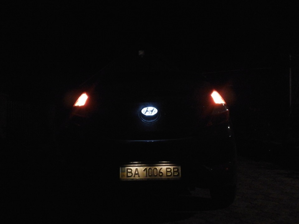 Значок з підсвіткою — Hyundai Accent (4G), 1,4 л, 2012 года ...