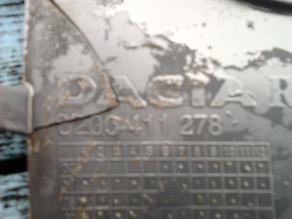 Пластмассовая защита днища на Renault Logan — Renault Logan (1G), 1,4 л ...