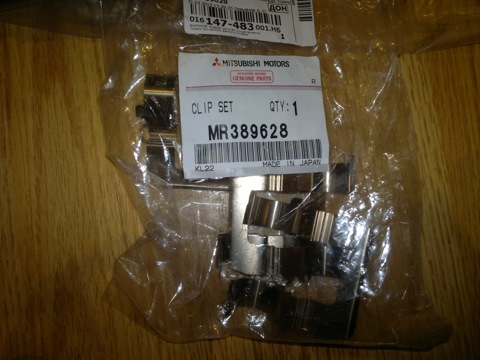 MR389628 ЗАЖИМЫ ЗАДНИХ КОЛОДОК, КОМПЛЕКТ Mitsubishi | Запчасти на DRIVE2
