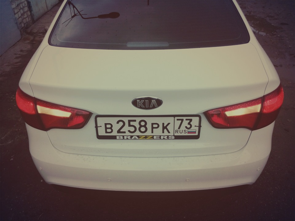 В плёночку задние фонари ^_^ — KIA Rio (3G), 1,6 л, 2013 года ...
