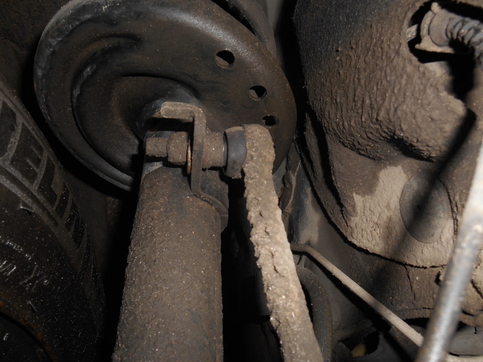 Стойки переднего стабилизатора — Renault Fluence, 2 л, 2010 года ...