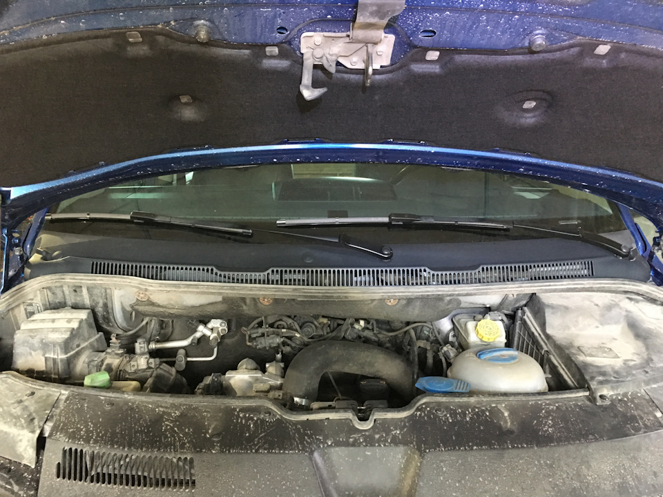 Замена держателей щеток стеклоочистителя от Т6 — Volkswagen Multivan ...