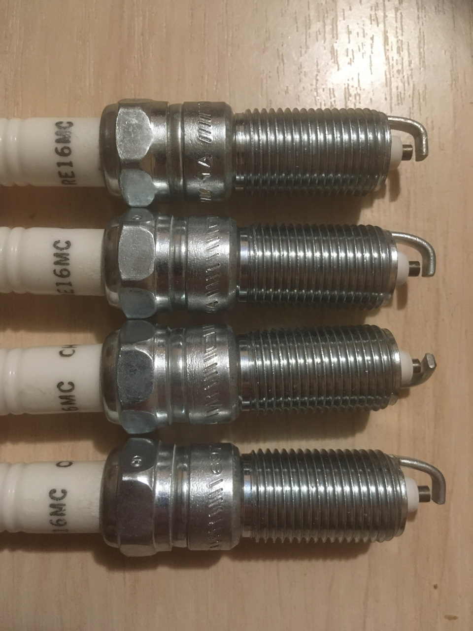 RE16MC Свеча зажигания 2.4 01- CHAMPION | Запчасти на DRIVE2