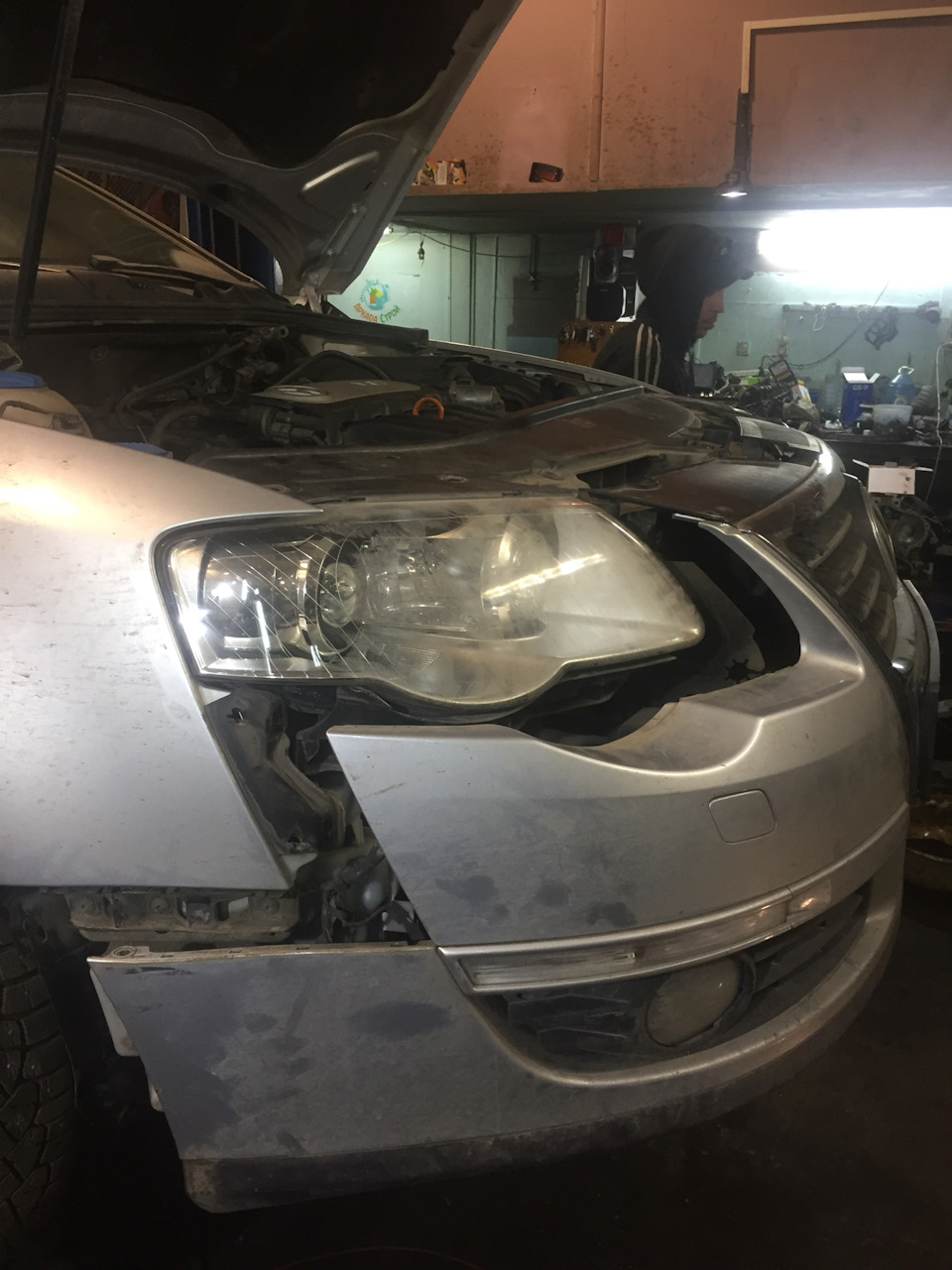 Замена ксеноновых ламп — Volkswagen Passat B6, 2 л, 2007 года ...