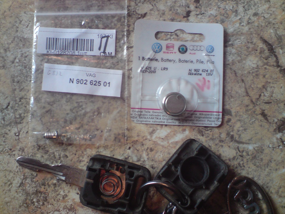 Подсветка в ключе зажигания. — Audi 100 Avant (C4), 2 л, 1994 года ...