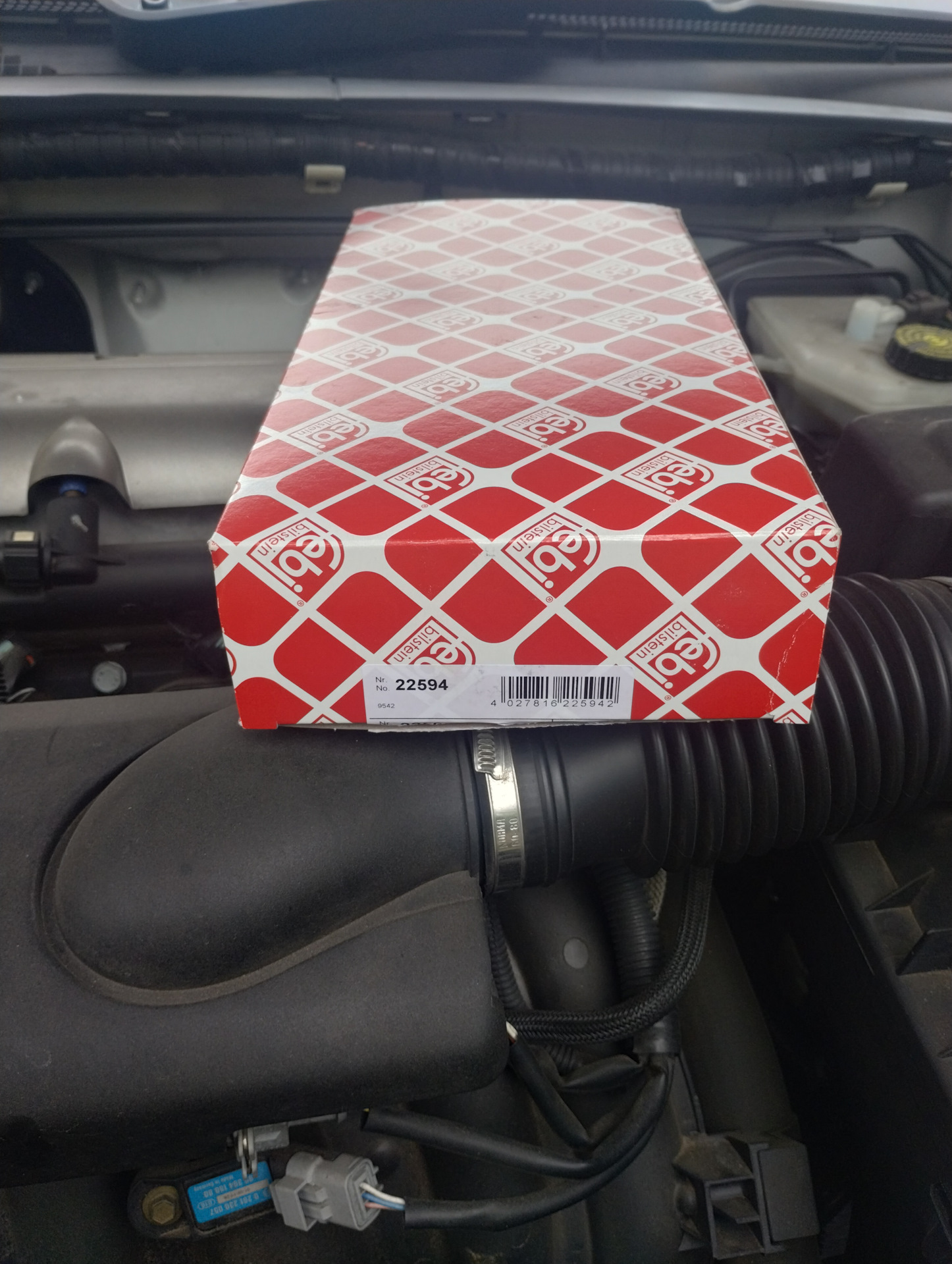 Поменял масло и воздушный фильтр. — Peugeot 406, 2 л, 2002 года ...