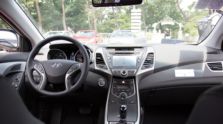 новая магнитолка — Hyundai Avante (5G), 1,6 л, 2011 года | автозвук | DRIVE2