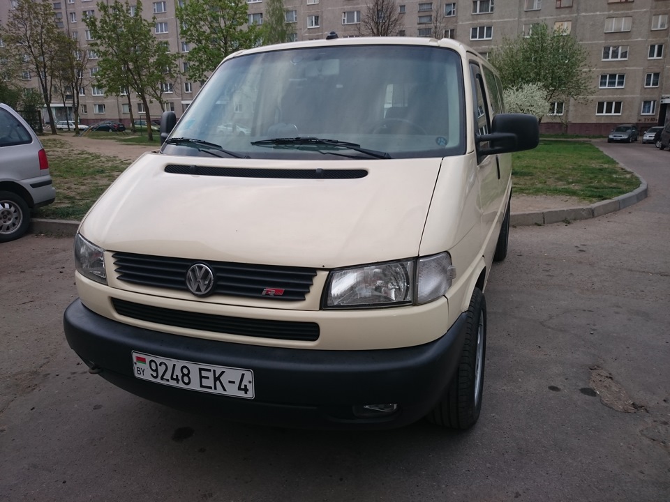 Установил шильдик R-LINE — Volkswagen Caravelle (T4), 2,5 л, 2003 года ...