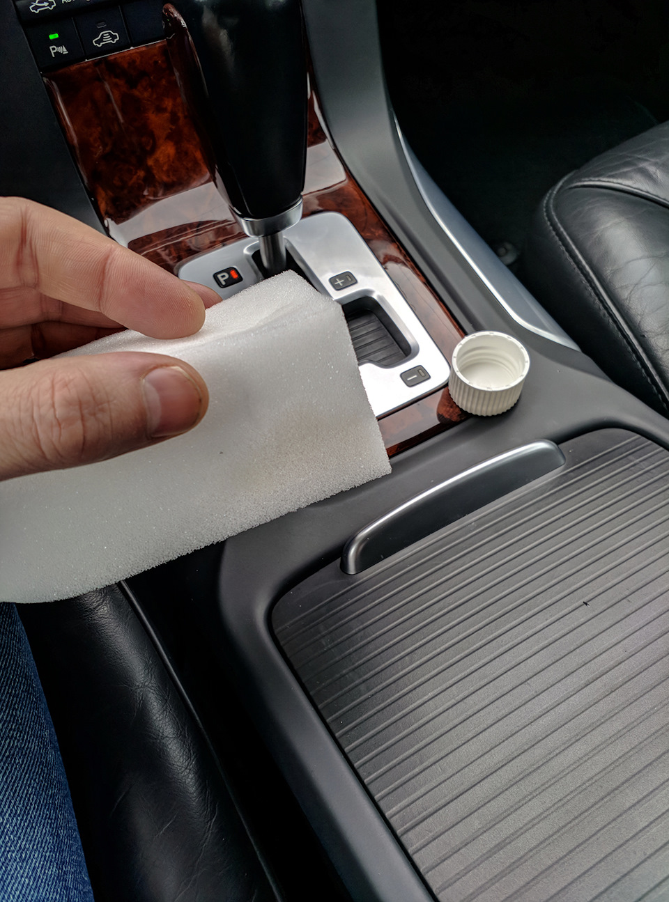 LeTech (Furniture Clinic) супротив Volvo Leather Care 31375176. — Volvo ...