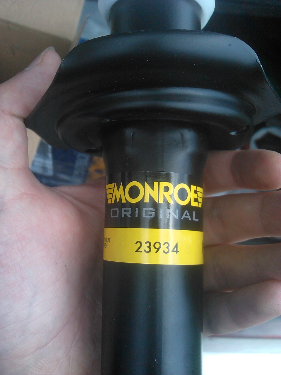 Стойки амортизаторов задние Monroe "Original" — Nissan Almera II (N16), 1,5 л, 2005 года ...