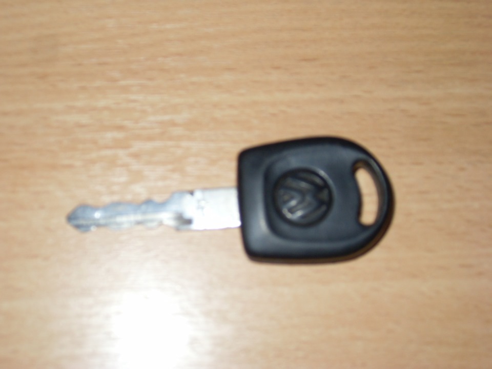 лампочка в ключе — Volkswagen Transporter T4, 2,4 л, 1998 года | своими ...