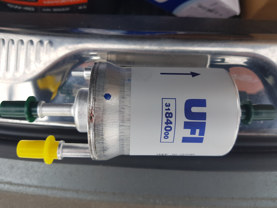 Замена топливного фильтра — Skoda Superb Mk2, 1,8 л, 2010 года | визит ...