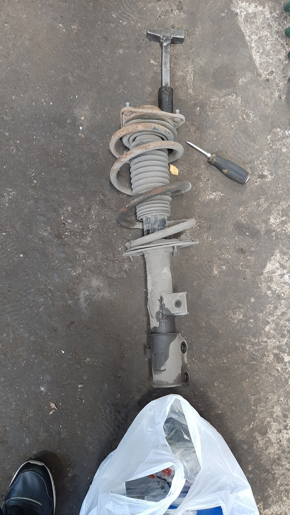 Замена передних амортизаторов — KIA Sportage (3G), 2 л, 2013 года ...