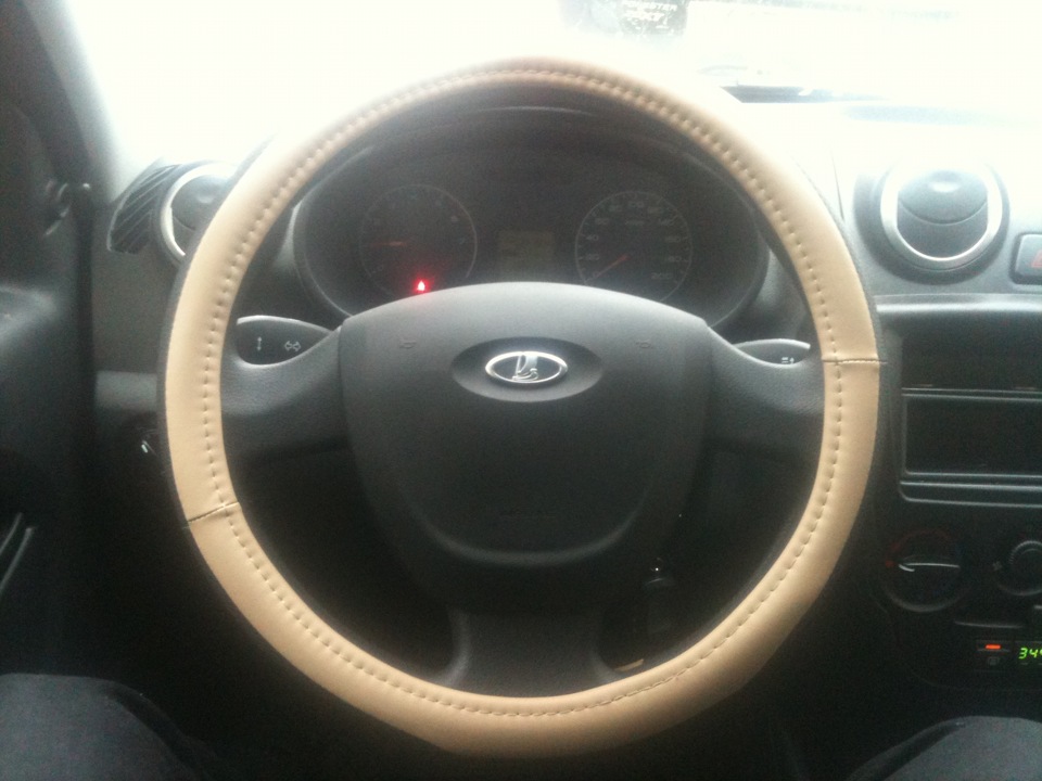 Оплетка руля — Lada Гранта (1G), 1,6 л, 2012 года | аксессуары | DRIVE2