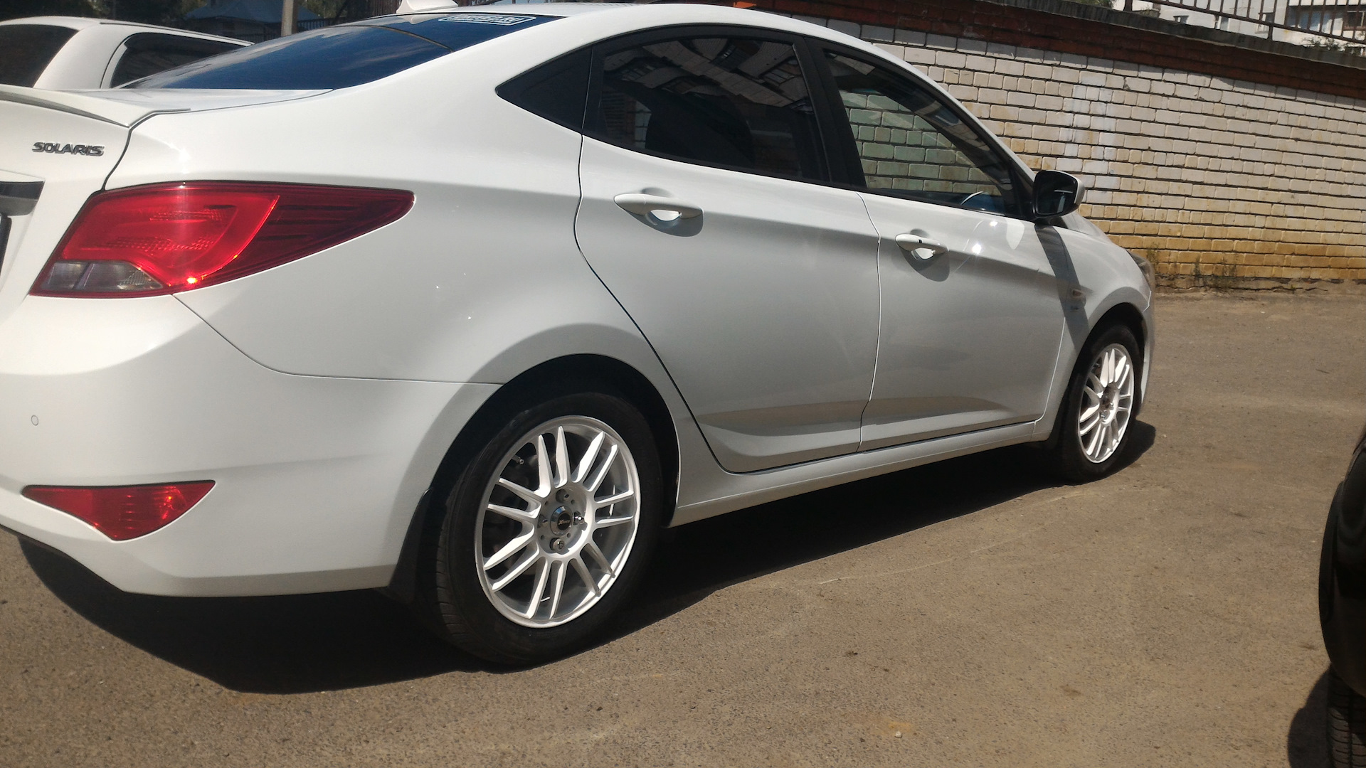 Ну вот и на машине — Hyundai Solaris (1G), 1,6 л, 2015 года | колёсные диски | DRIVE2