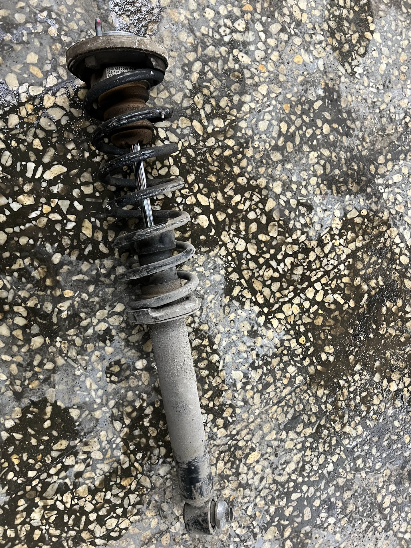 Замена пружины / амортизаторы — задние — BMW 5 series (F10), 3 л, 2013 ...