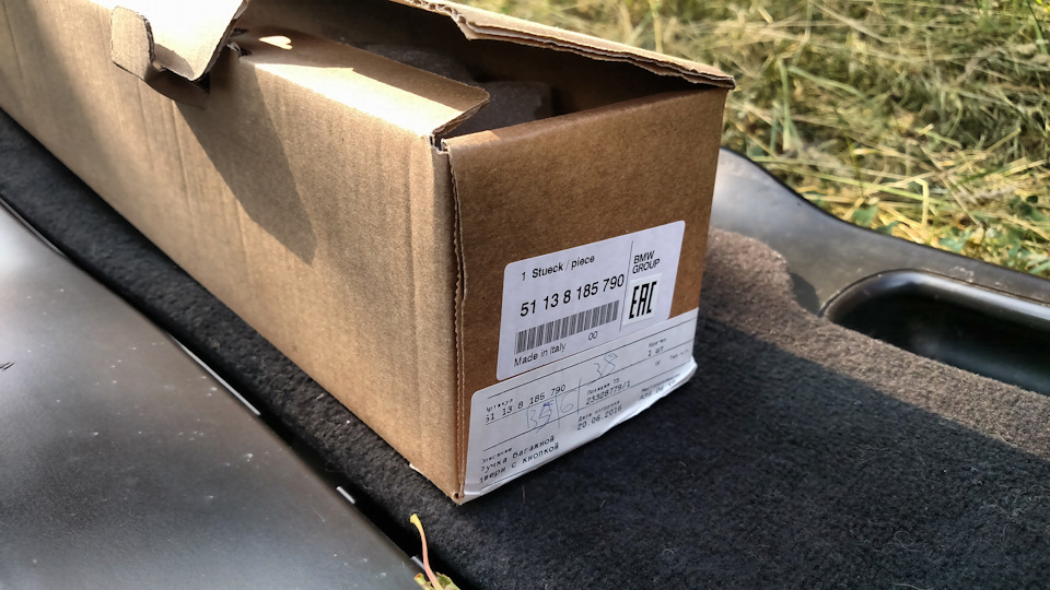 Замена планки подсветки номера на багажной двери и ремонт жгута ...