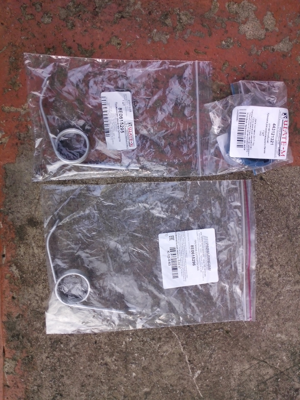 замена крышки расширительного бачка, установка возвратных пружин на ...