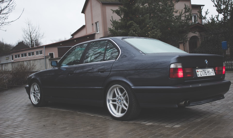 Фотосессия от интернет издания "Everyday youngtimer" — BMW 5 series (E39), 2,2 л, 2001 года ...