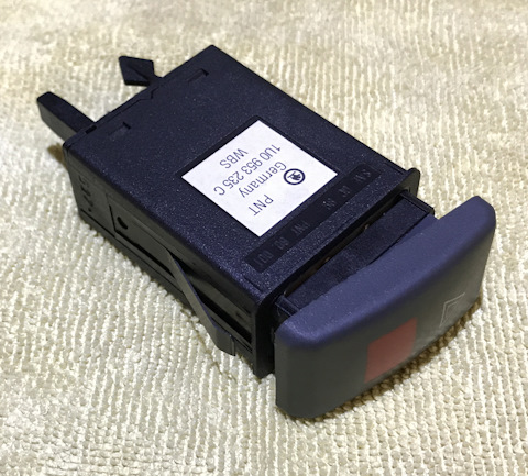 1U0953235C Кнопка аварийной сигнализации VAG | Запчасти на DRIVE2