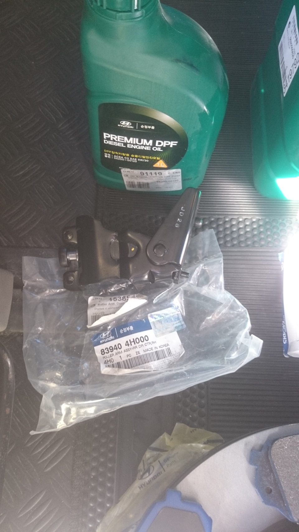 839404H000 Ролик с направляющей сдвижной двери KIA HYUNDAI | Запчасти ...