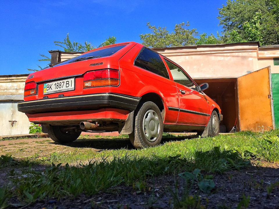 Чёрный дворник 😀 — Mazda 323 III, 1,5 л, 1987 года | стайлинг | DRIVE2