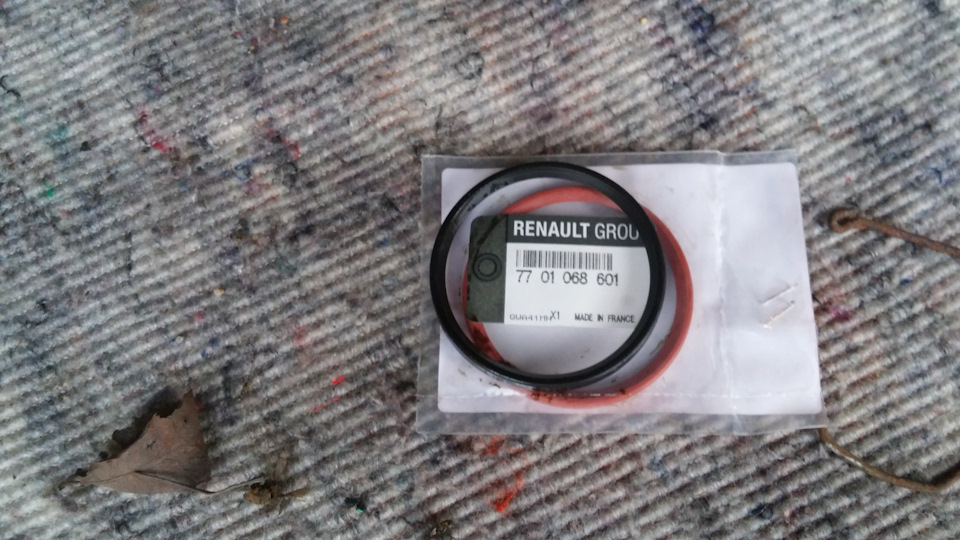 7701068601 Уплотнитель возд. патрубка (рез) RENAULT | Запчасти на DRIVE2