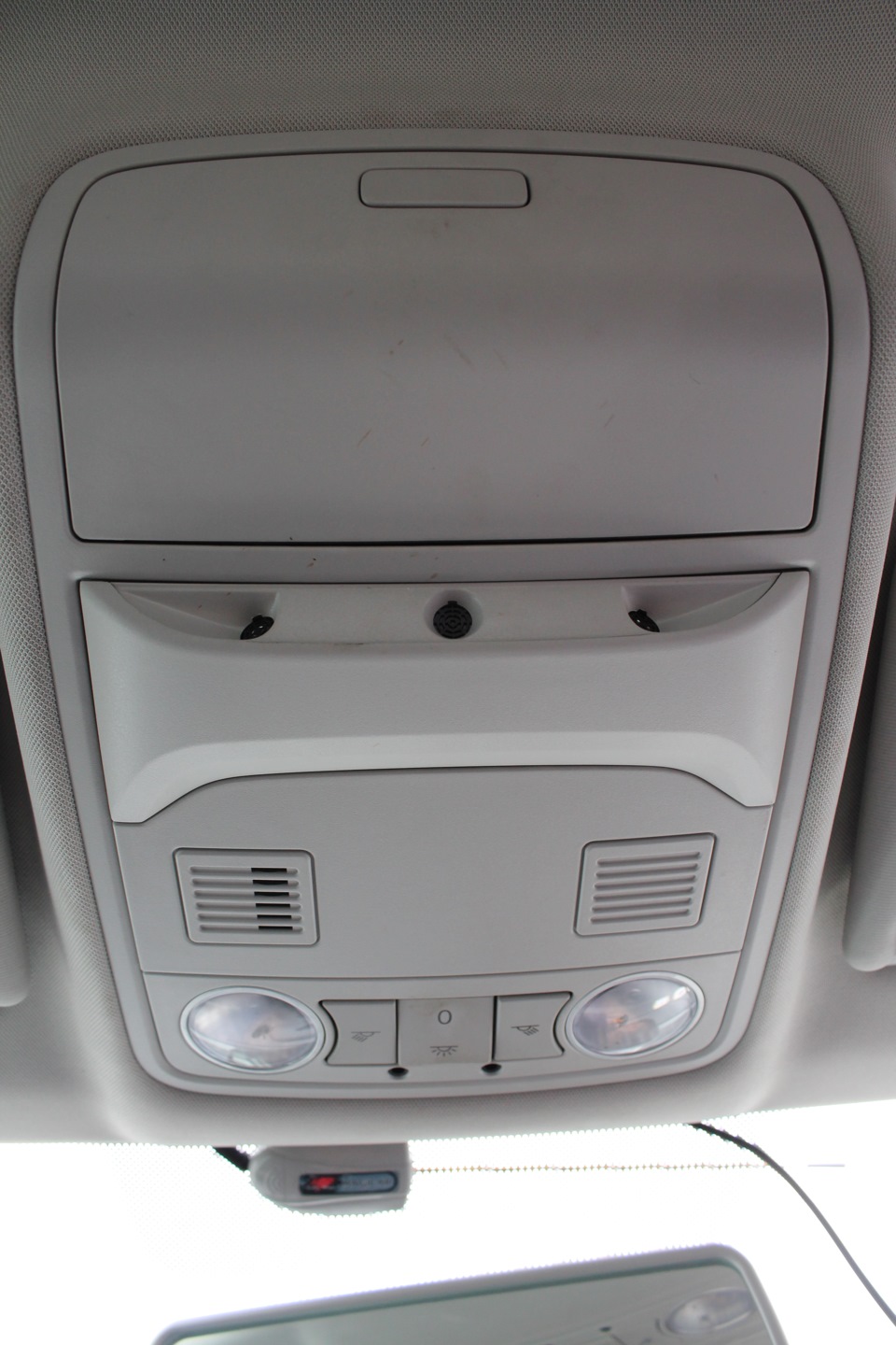 Подключение видеорегистратора через кнопку лампы освещения салона ...