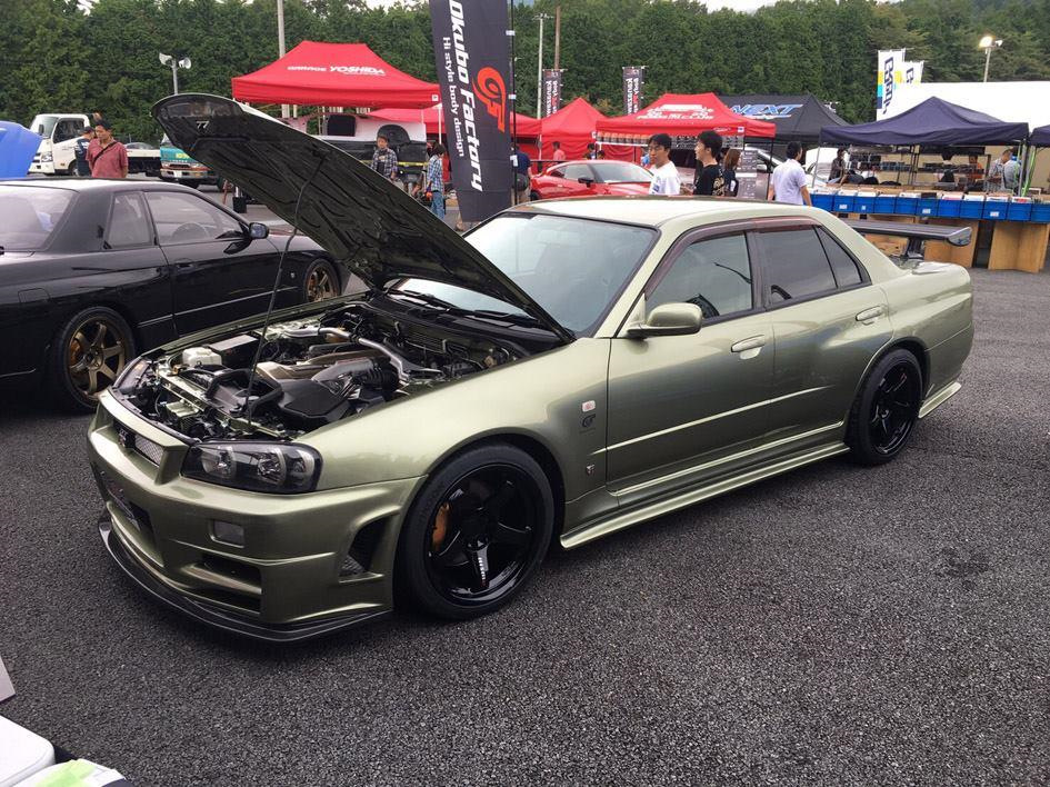 Седан Nissan Skyline превратили в GT-R R34 — DRIVE2