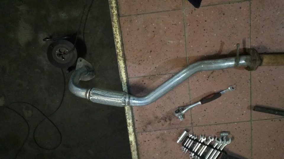 Замена приемной трубы — Daewoo Lanos, 1,5 л, 2008 года | своими руками ...