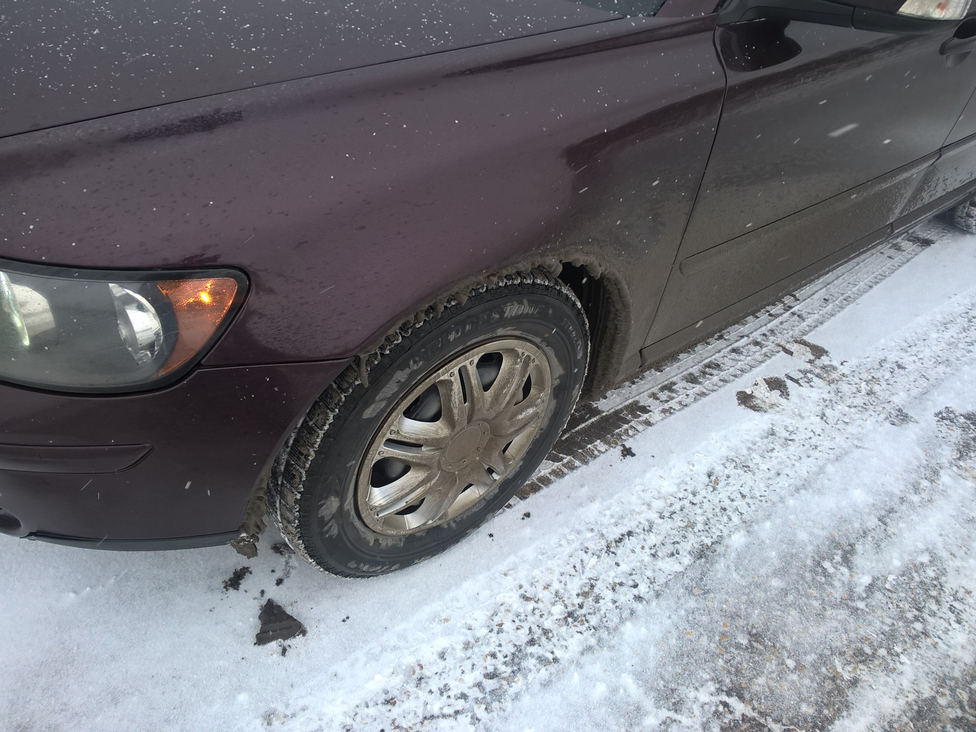 Багровые реки или течь антифриза — Volvo S40 (2G), 1,8 л, 2006 года ...