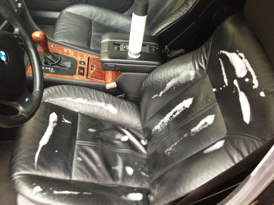 Чистящая пена для кожи и несколько фотографий салона. — BMW 7 series ...
