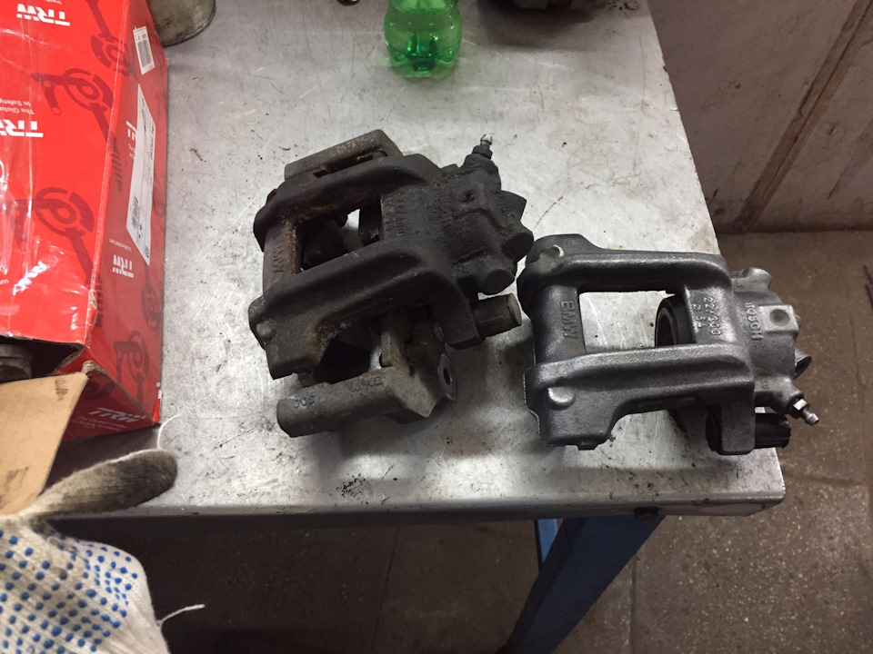 Замена передних суппортов — BMW 3 series (F30), 2 л, 2012 года | визит ...